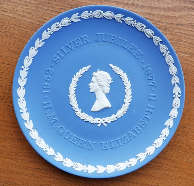 VINTAGE WEDGWOOD JASPERWARE Queen Elizabeth Silver Jubilee 1977 Unboxed £5.43 - PicClick UK