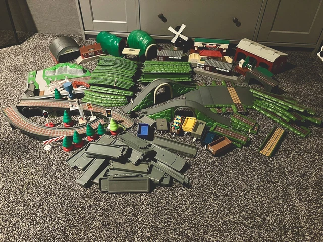 ERTL THOMAS THE Tank Engine Massive Track Buildings Bundle £52.00 ...