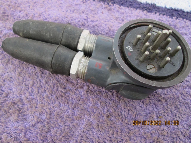 ANSCHLUSS STECKER BAUART: Siemens Fl 32619-4 der Deutschen-Luftwaffe ...