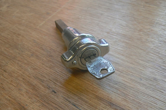 TRIUMPH SPITFIRE MK4 1500 Boot Handle/Lock £34.95 - PicClick UK