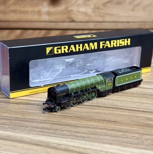 GRAHAM FARISH 372-385 Class A2 525 A. H. Peppercorn LNER Apple Green N ...