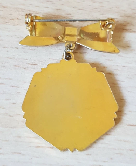 ELLESMERE PORT GUNNERS SPEEDWAY BADGE 1970's ERA (GILT) £11.95 ...