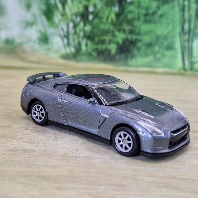 NISSAN SKYLINE GT-R Diecast Model Car 1/60 (38) Excellent Condition by ...