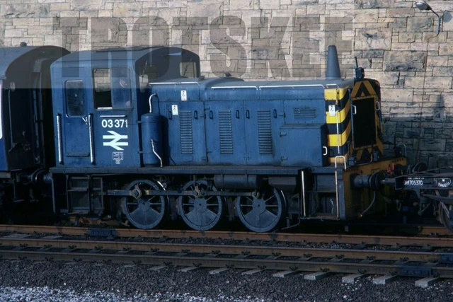 35MM SLIDE BR British Rail Diesel Loco Class 03 03371 1978 Original £3. ...