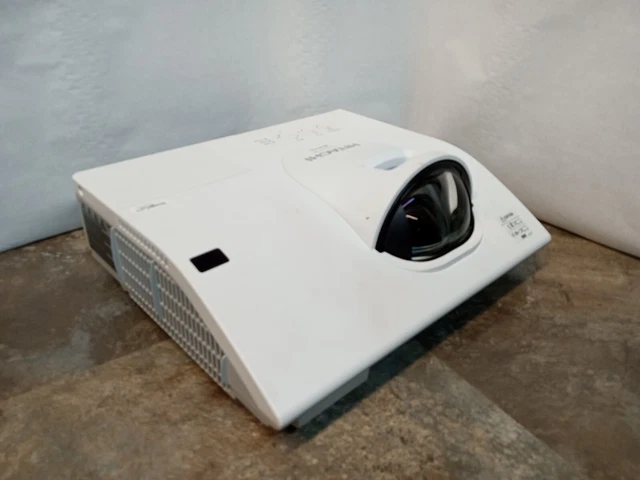 HITACHI CP-BX301WN 3LCD XGA Short-Throw Projector 3200 ANSI Lumens HDMI ...