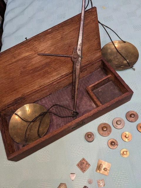 ANTIQUE 18TH/19TH CENTURY Gold Gem Scale Wood Box and Weights £33.00 ...