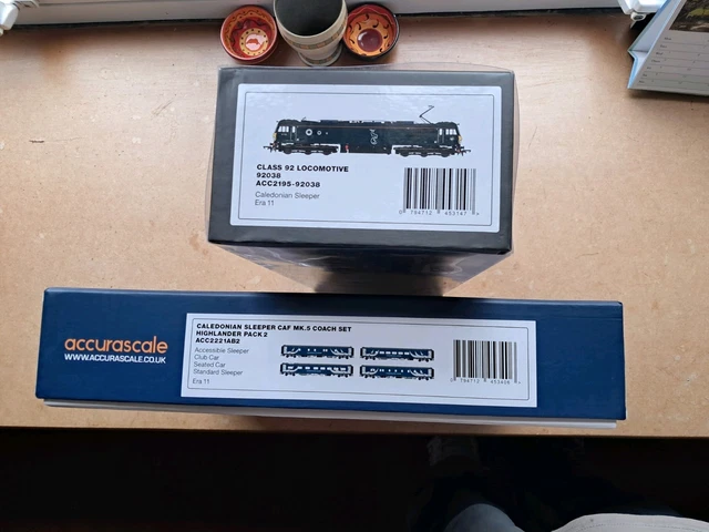 BNIB ACCURASCALE CALEDONIAN Sleeper Fort William MK5 Coach Pack And ...
