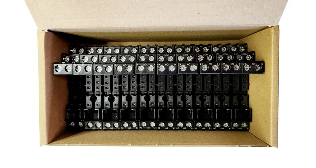 LOT OF 10- Siemens LZS:RT78726 Plug-in Base Relay Socket For Rail Mount ...