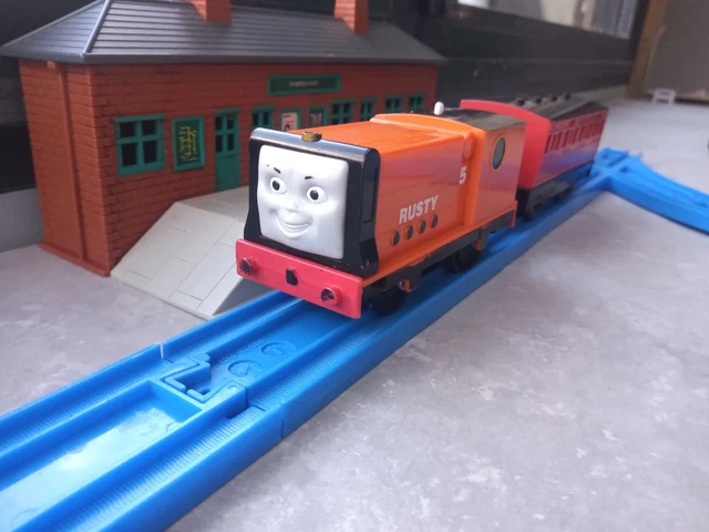 TOMY TRACKMASTER THOMAS the tank engine motorised Rusty train with ...