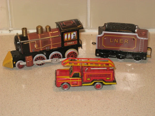 RETRO CLOCKWORK TIN Toy Train - brown LNER 2081 LOCO MS441 . used no ...