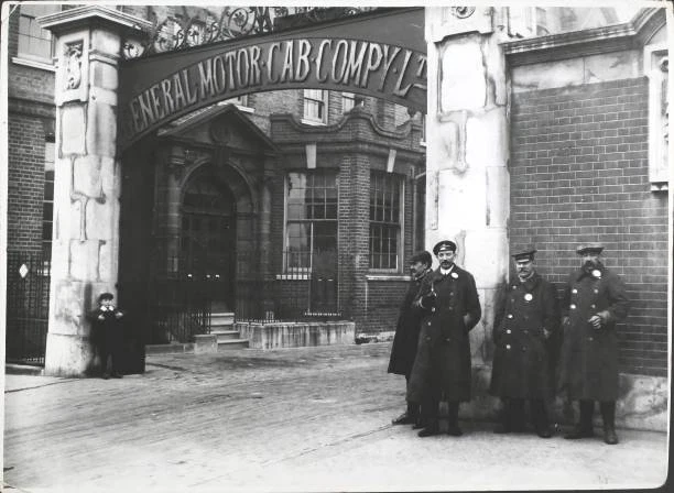 PICKETS OUTSIDE GENERAL Motor Cab Company in Kennington OLD PHOTO $7.65 ...