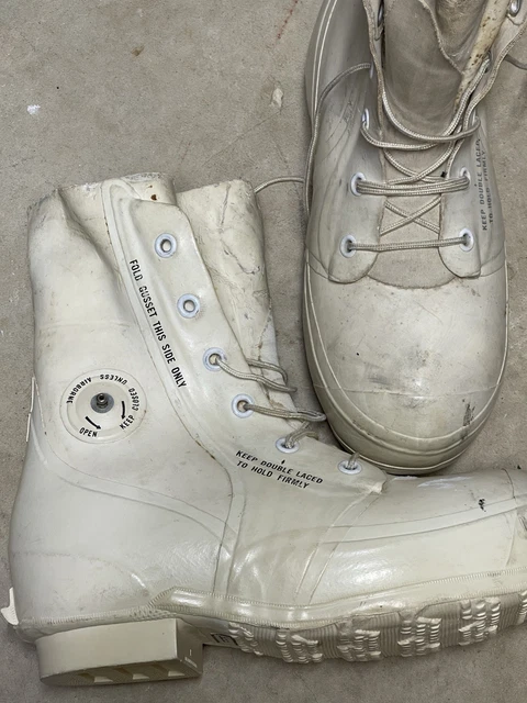 VINTAGE 1977 BATA Military Extreme Cold Weather Bunny Mickey White ...