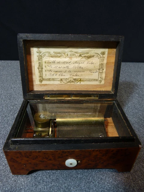 Boîte à Musique Ancienne En Bois