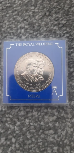 THE ROYAL WEDDING Crown Medal Prince Andrew and Sarah Ferguson 1986 Coin £2.00 - PicClick UK