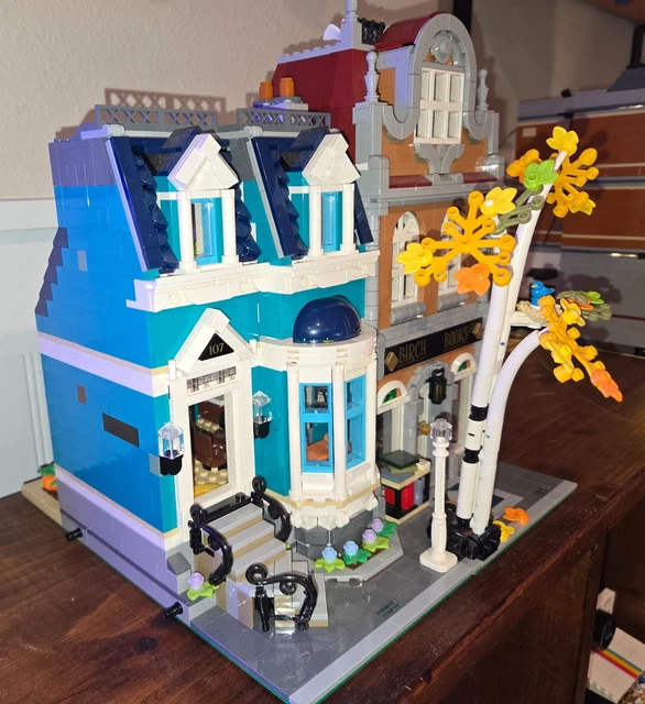 LEGO CREATOR: BOOKSHOP (10270) duplex modular building. Built &ready to ...