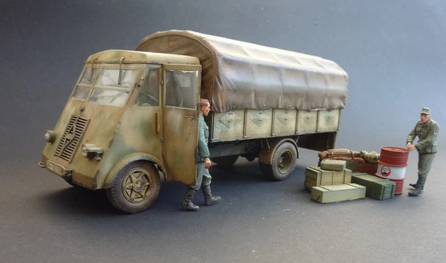 WEHRMACHT LKW RENAULT AHN2 mit crew (2 Fig.) u. Gerödel gebaut mit Figuren 1:35 EUR 79,50 ...