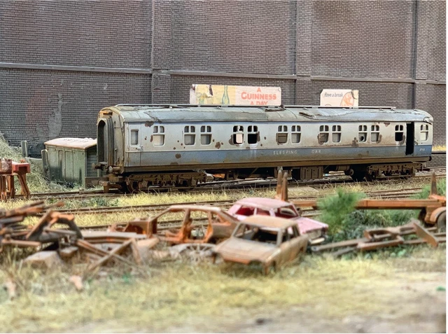 OO GAUGE COACH: British Railways MK1 Sleeper, heavily weathered. Ref F5 ...