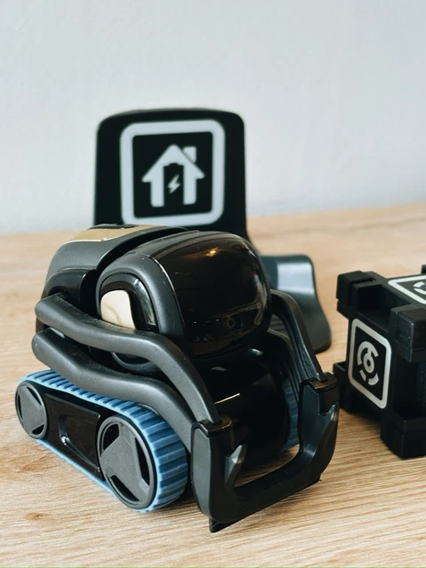 ANKI VECTOR ROBOT Voice Controlled AI Companion With Charger and Cube £ ...