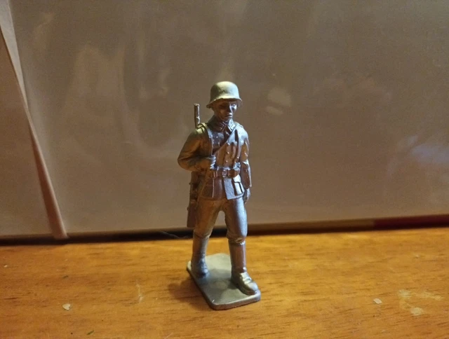 HALES WORLD WAR Two Militaria German Soldier Marching £4.99 - PicClick UK