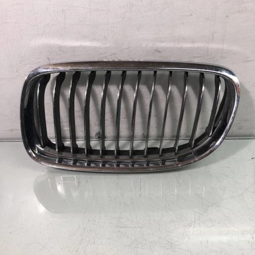 GRILLE DE CALANDRE gauche BMW SERIE 3 E90 51137201969 EUR 20,00 ...
