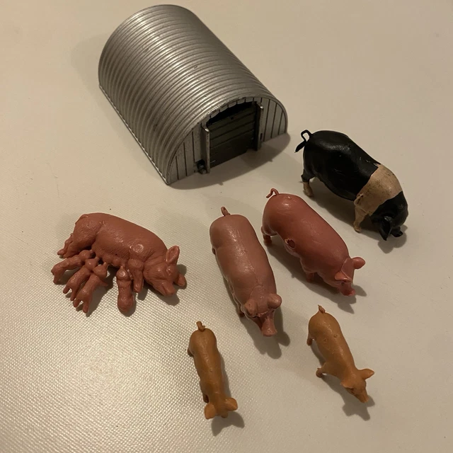 BRITAINS FARM PIGS & Piglets Bundle with Metal Pig Arc Sty Vintage £9. ...