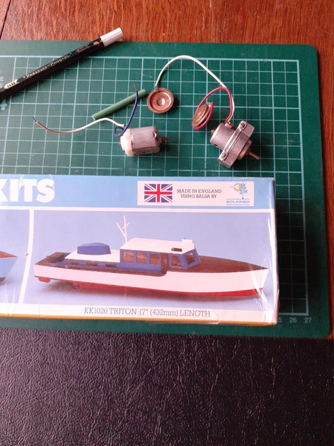 KEIL KRAFT TRITON EezeBilt VINTAGE MODEL BOAT KIT Balsa Wood AMERANG ...