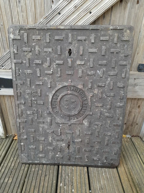 CAST IRON MANHOLE Inspection Drain Cover 675mm x 526mm £99.99 - PicClick UK