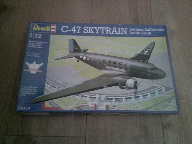 L267 REVELL MODEL Kit 04399 - C-47 Skytrain Berlin Airlift - 1/72 £20. ...