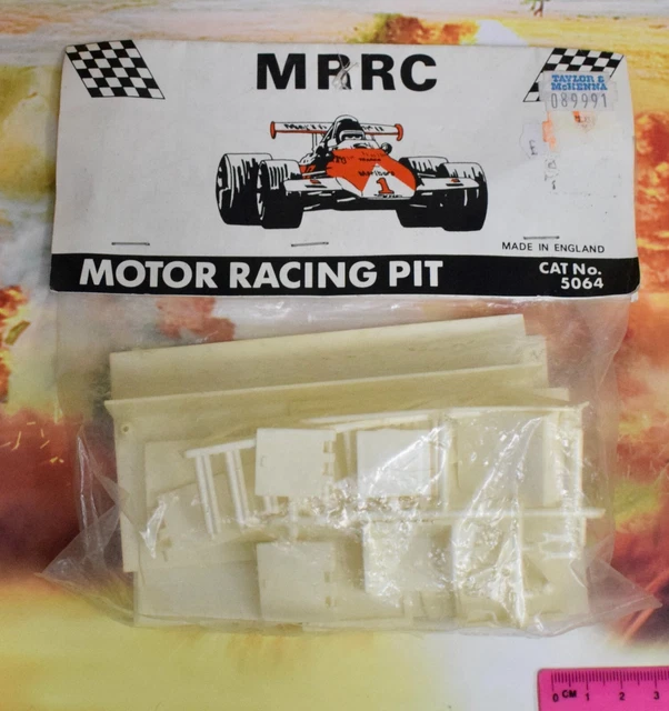 MODEL KIT 1/32ND Scale Dunlop MRRC Motor Racing Pit Cat No 5064 £24.99 ...