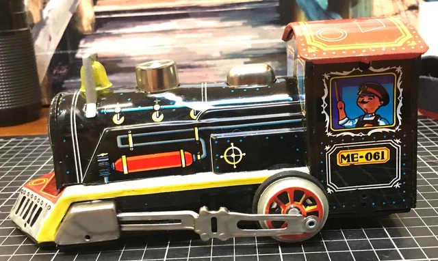 VINTAGE LOCOMOTIVE ME-061 Tin Toy Train with Non-Fall Wheel Battery ...