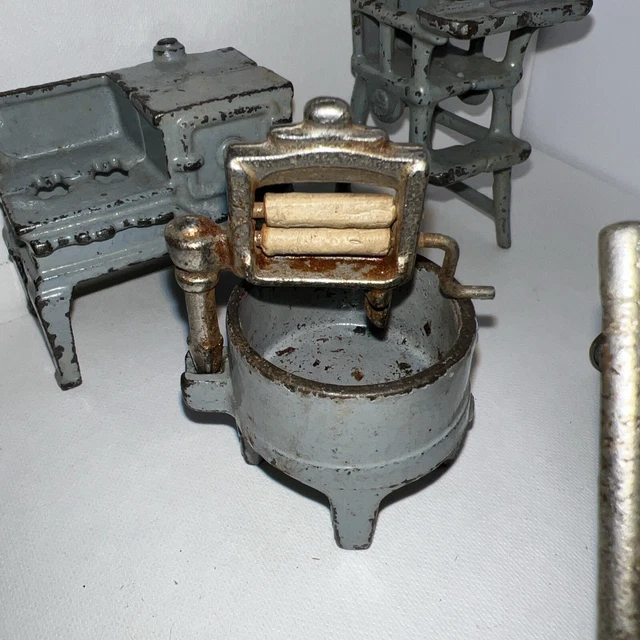 RARE; VERY LARGE Set Antique Kilgore Sally Ann Iron Doll Furniture ...