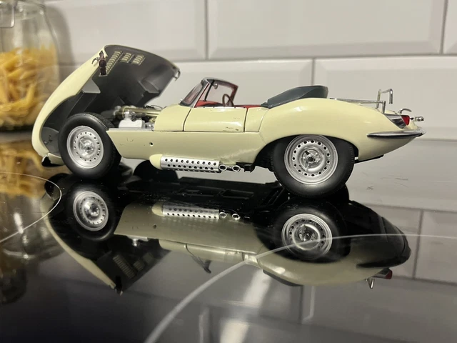JAGUAR XK SS Diecast 1/18 Scale By Autoart In Cream, Flawed And Unboxed ...
