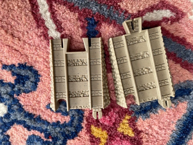 THOMAS THE TANK engine trackmaster link between beige and blue sets £4. ...