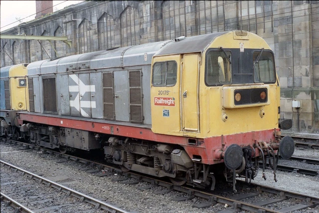 CLASS 20 NO 20175 in railfreight at carlisle £1.20 - PicClick UK