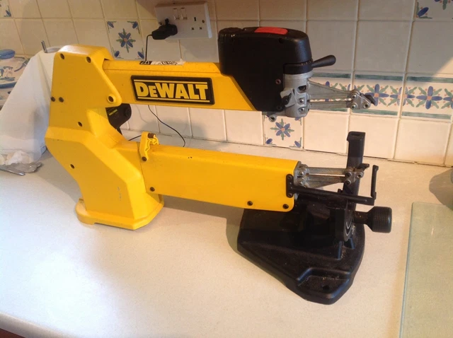 DEWALT DW788 SCROLL Saw,20" Variable Speed,Double Parallel Link Arm. £ ...