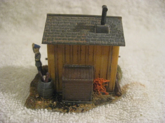 HO SCALE Revell Track side Linemans Shanty Weathered-landscaped ...