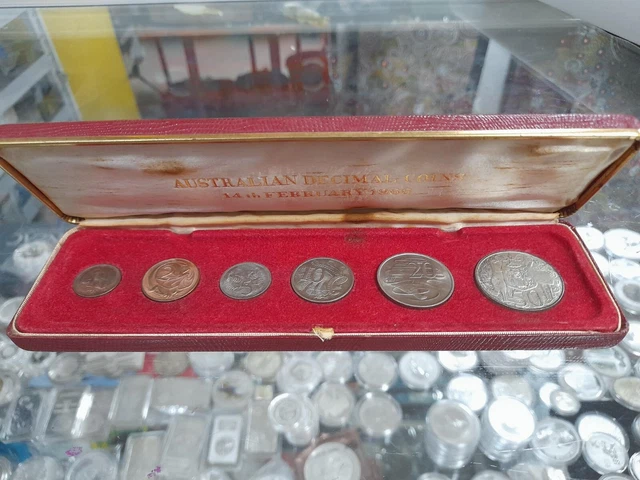 1966 AUSTRALIAN DECIMAL Coins Set Red Display Case 14th February AA-40 ... 1966 AUSTRALIAN DECIMAL Coins Set Red Display Case 14th February AA-40 ...