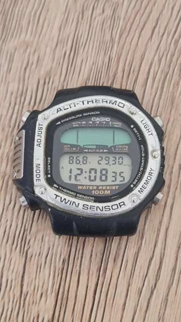 VINTAGE CASIO ALT-6100 950 Alti-Thermo Digital Twin Sensor Watch is run ...