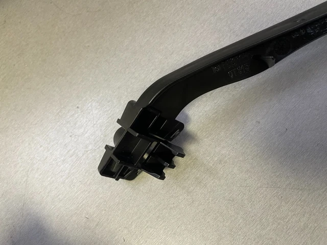 MERCEDES C-KLASSE W205 Befestigungsschiene Halter Schweller Rechts ...