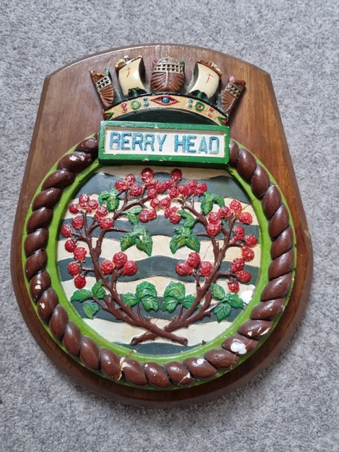 LARGE VINTAGE ORIGINAL Royal Navy HMS BERRY HEAD Wall Plaque Crest ...