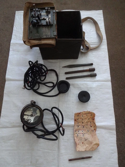 ORIGINAL ANTIQUE WW2 British Army Morse Code Signaling Lamp Set in Box ...