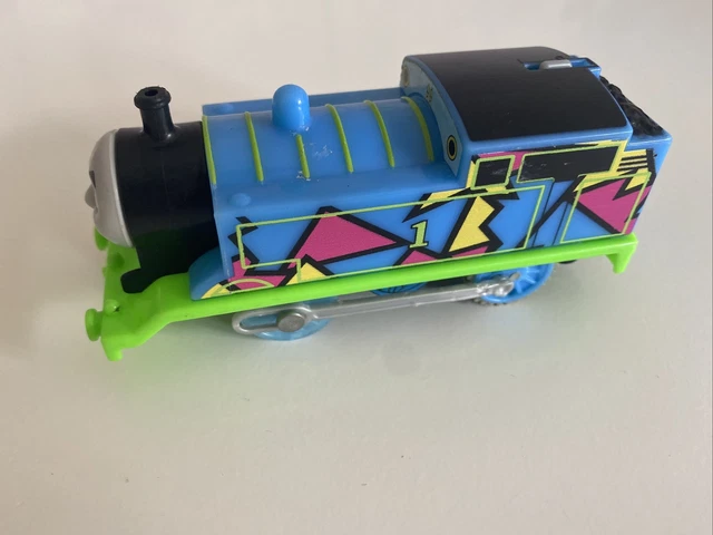 TRACKMASTER REVOLUTION THOMAS The Tank Engine Battery Train Hyperglow ...