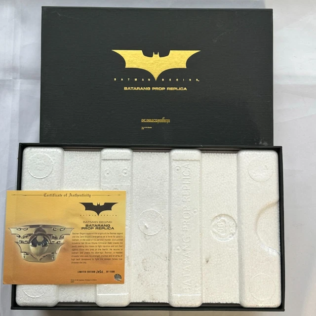 BATMAN BEGINS DC DIRECT BATARANG PROP REPLICA OFFICIAL Limited 1030/ ...