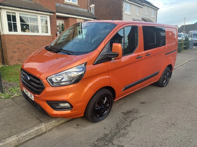 STUNNING MODERN HI spec Ford Transit custom 300 trend e blue crew cab ...