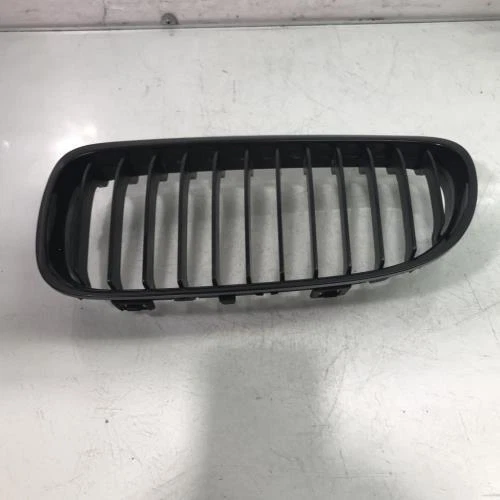 GRILLE DE CALANDRE gauche BMW SERIE 3 E91 51137201967 EUR 20,00 ...