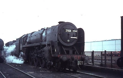 ORIGINAL COLOUR SLIDE of 70039 BR Britannia steam loco £1.99 - PicClick UK