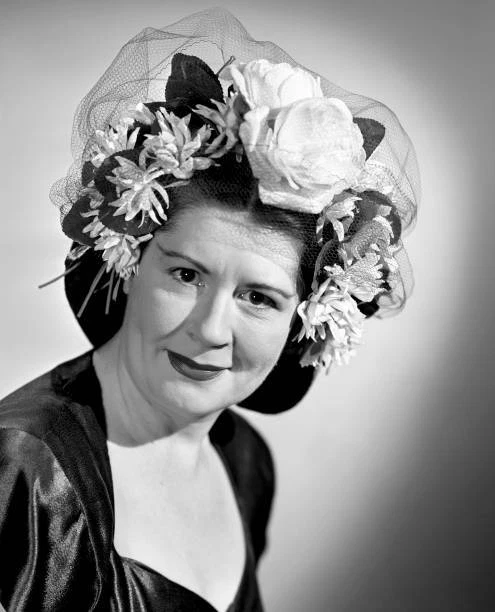 MILDRED LINN RADIO actress and fashion commentator poses wearing 1940s ...