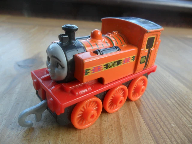 TRACKMASTER PUSH ALONG Thomas Tank & Friends Train - NIA - POST ...