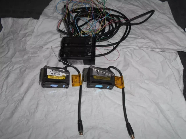 KEYENCE MESSVERSTÄRKER IL-1050 / IL-1000 und Zwei Stück Lasersensor IL ...