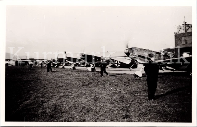 E571 FOTO WEHRMACHT Archiv Repro Luftwaffe Flugzeug Me109 Pilot JG52 ...